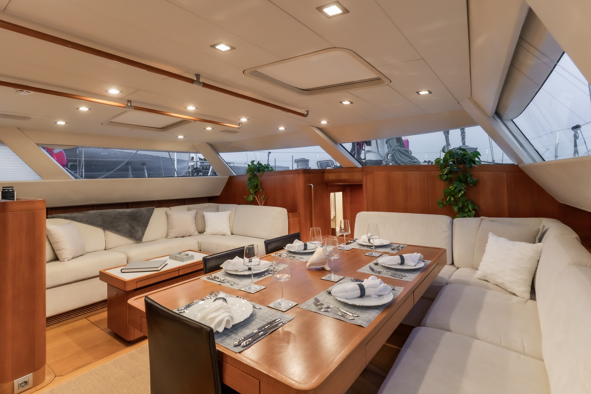 L’HIPPOCAMPE Yacht Charter Details, Nautor's Swan | CHARTERWORLD Luxury Superyachts